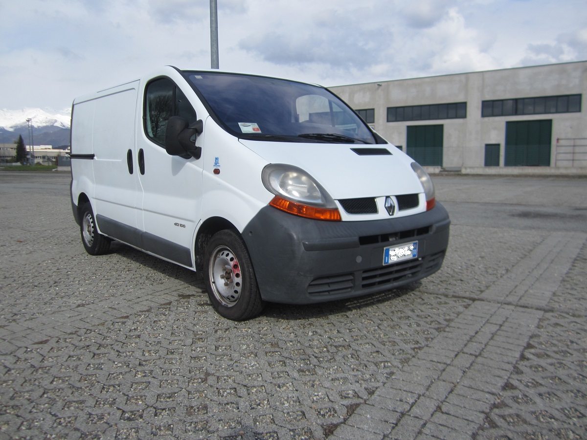 RENAULT TRAFIC MOTORE NUOVO 30.000 KM dci 100 - Diesel Car s.r.l.Diesel ...